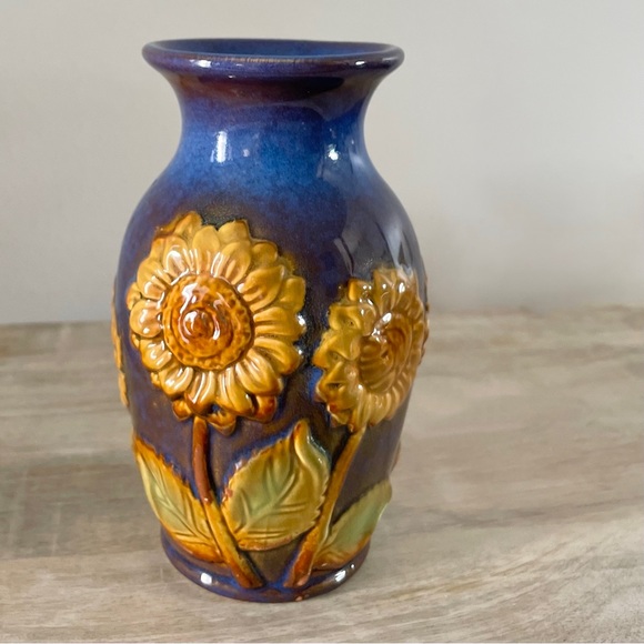 b+B | Accents | Bb Blue Majolica Style Small Vase With Sunflower Design ...